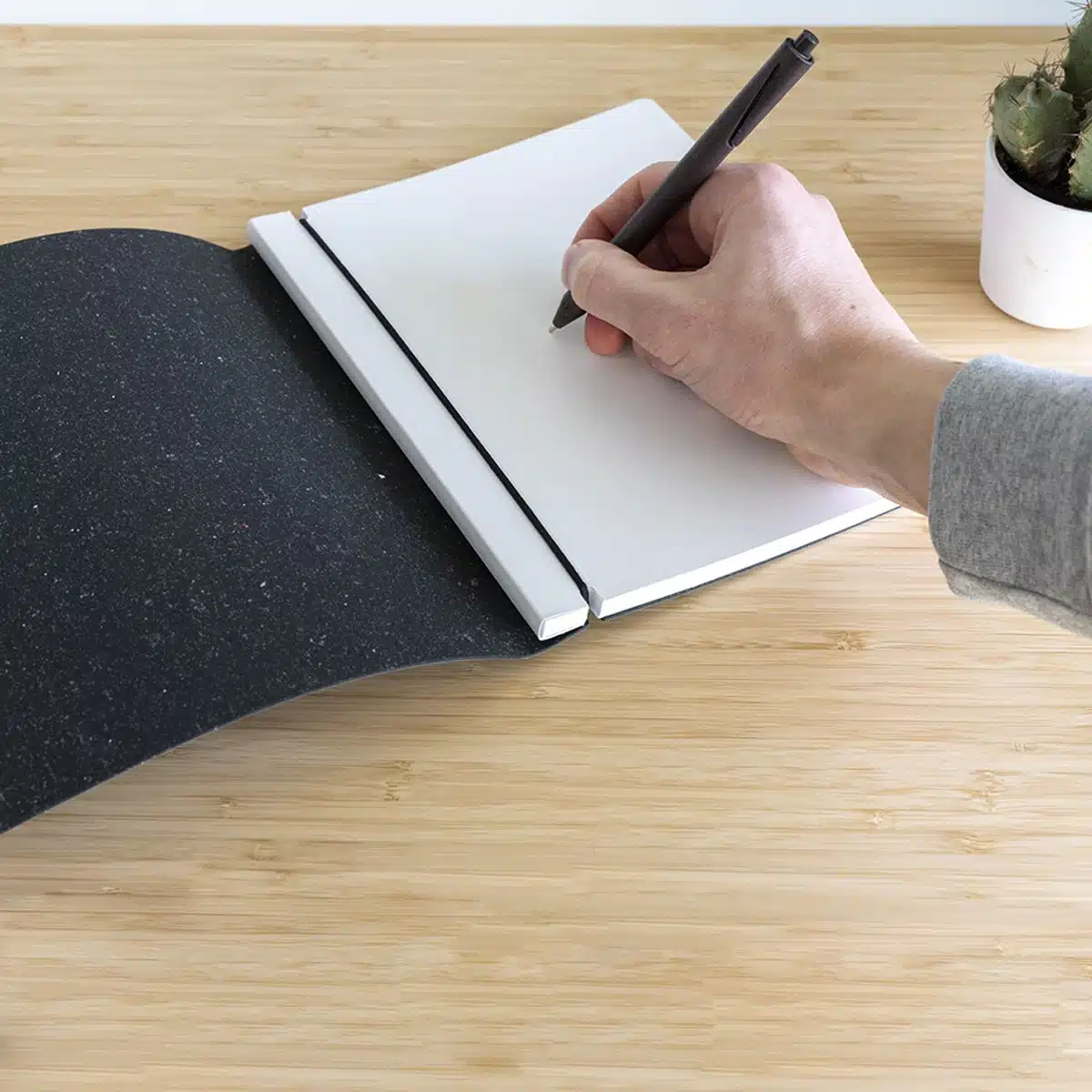 Taccuino A5 in pelle e carta riciclata personalizzabile - DUELLE